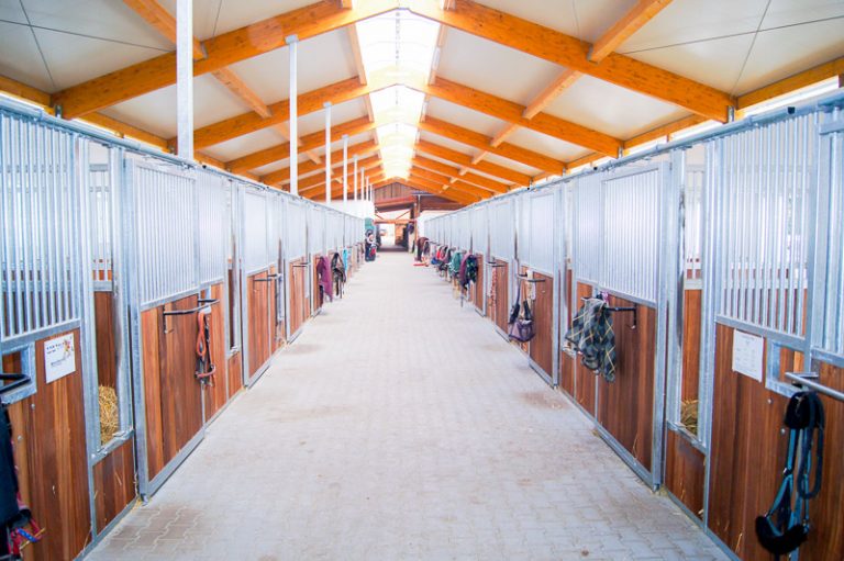 landplan-bayern_reitanlage_reitstall_pferdestall_planung_bau ...