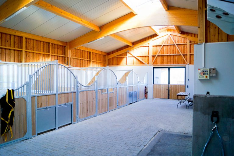 landplan-bayern_reitanlage_reitstall_pferdestall_planung_bau ...